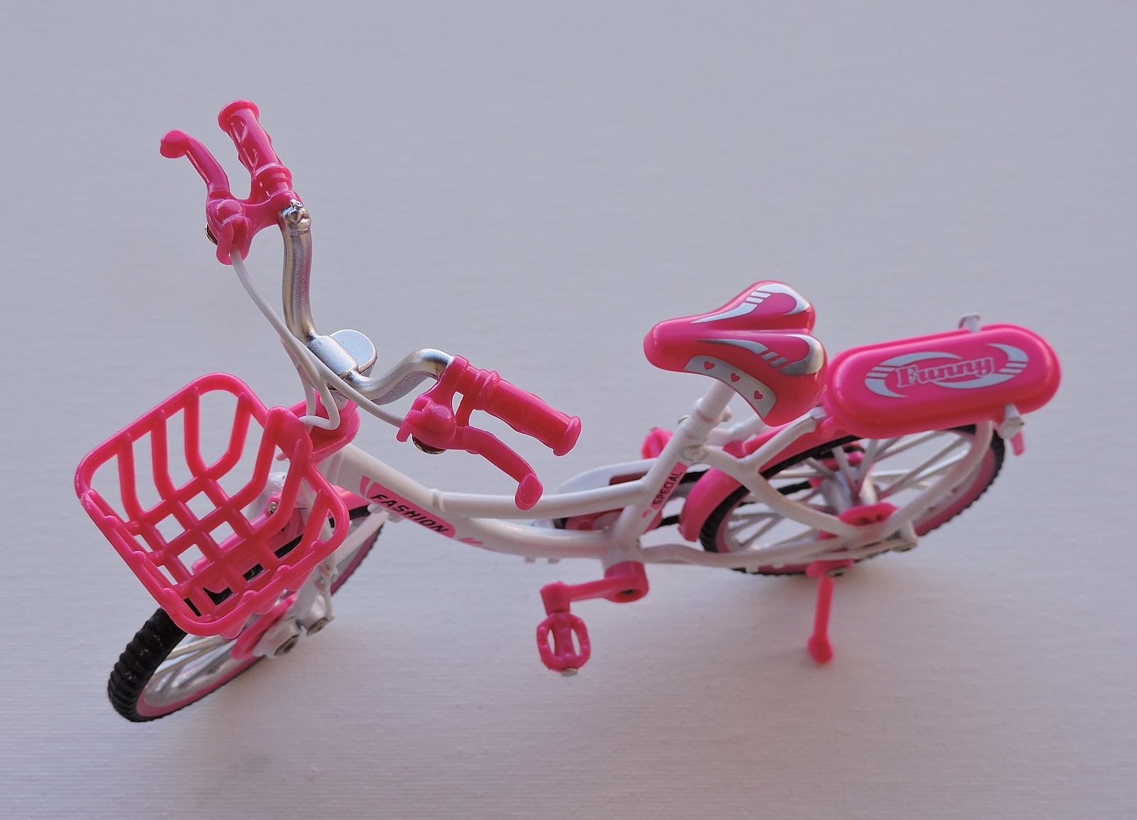 Mini vélo rose 1:10 – Picoozfran-modélisme et jouets